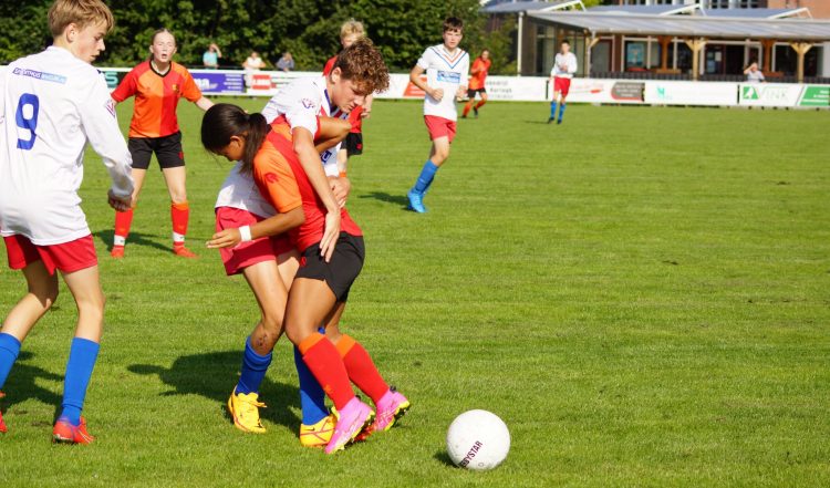 Fotoreportage Corenos JO17-1 - SJO Coendersborg JO17-2 | VV Corenos